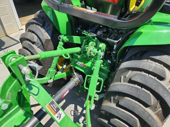 John-Deere-3039R-42004398