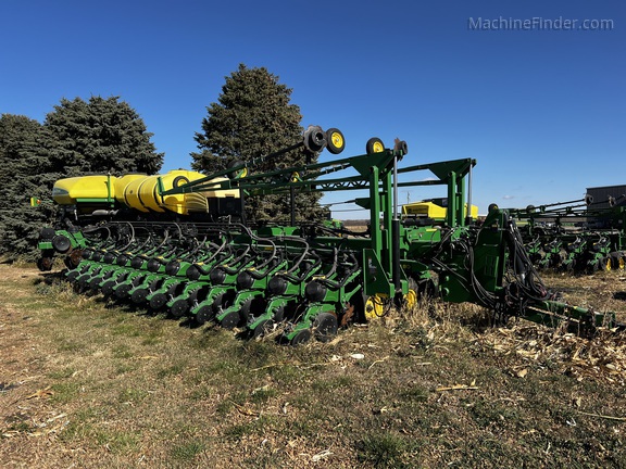 2016 John Deere DB80 | Planters: Drawn | MachineFinder