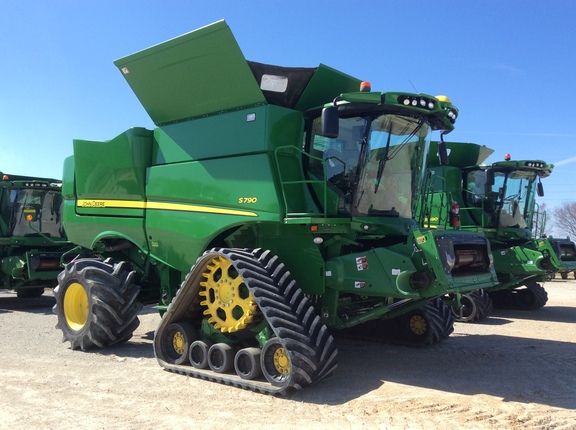 John-Deere-S790-97