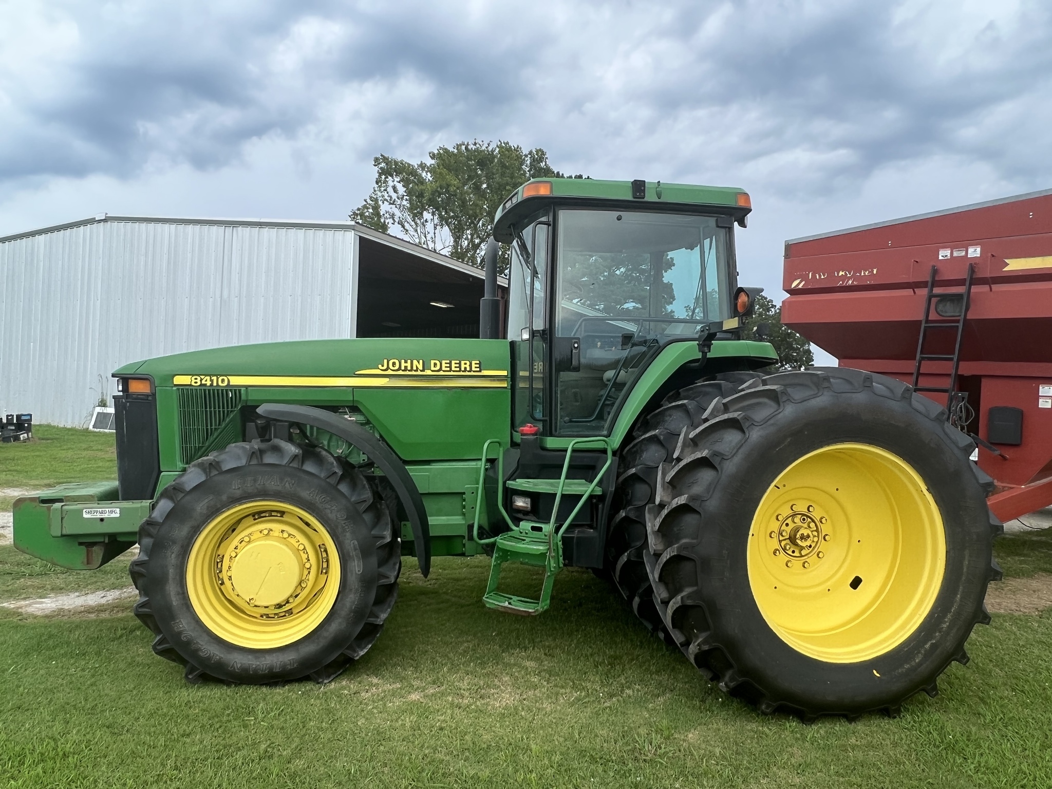 2000 John Deere 8410 - Row Crop Tractors - Whiteville, NC